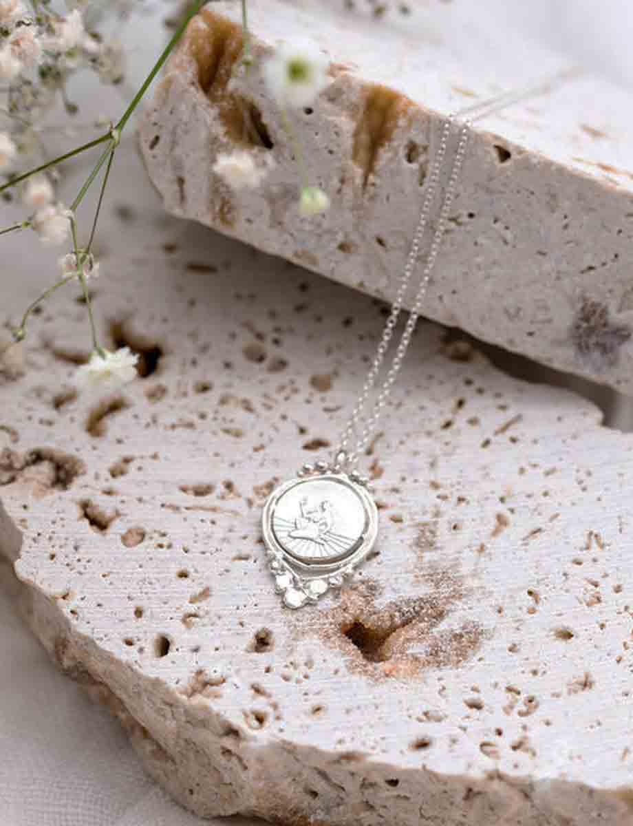 Oracle Veritas Full Frame Spin Pendant - Silver | e.g.etal | Melbourne